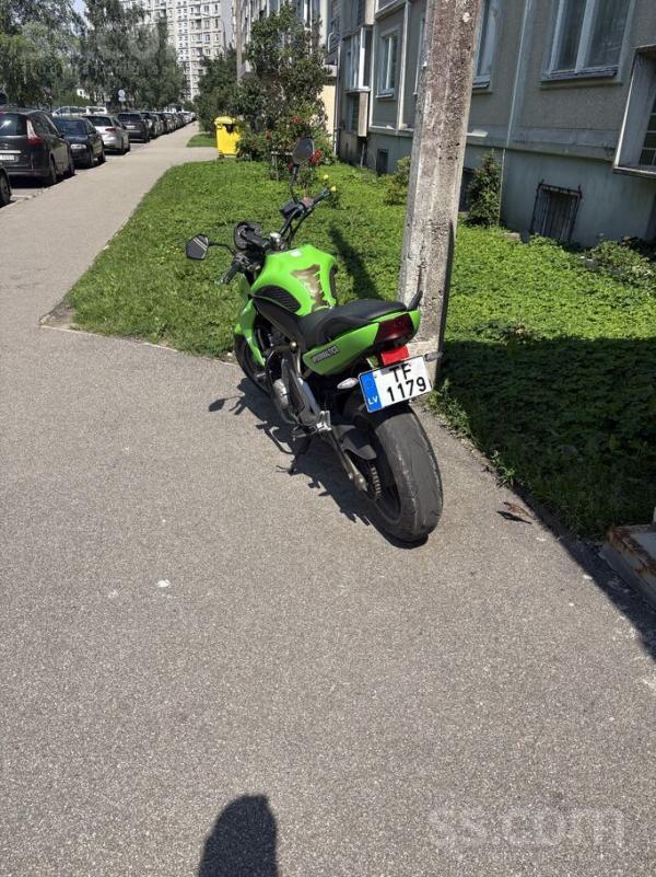 Kawasaki Er6n 2006 in Riga, with an engine capacity of 0.65 L and mileage of 0 thousand km for 1800 €, photo 3 on AUTOMOTO.COM.LV