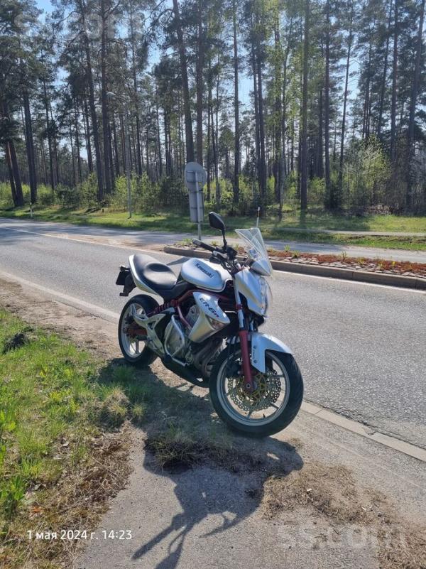 Kawasaki Er6n 2007 in Riga, with an engine capacity of 0.65 L and mileage of 0 thousand km for 2000 €, photo 2 on AUTOMOTO.COM.LV