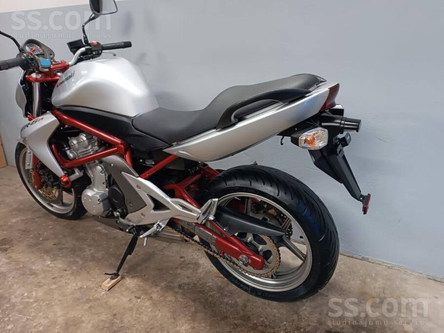 Кавасаки Er6n 2007 в Рига, объемом двигателя 0.65 л и пробегом 0 тыс. км за 2200 €, фото 5 на AUTOMOTO.COM.LV