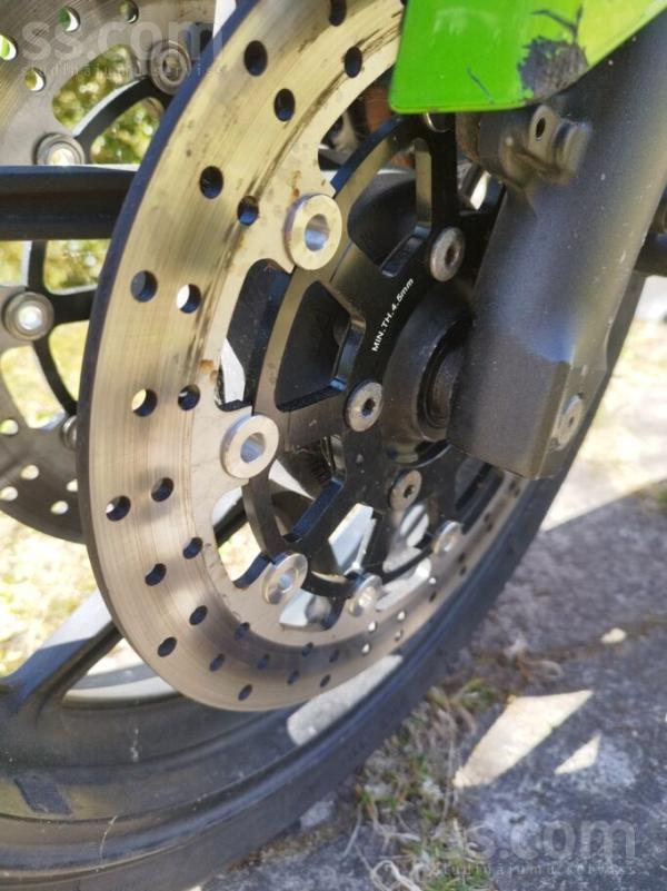 Kawasaki Er6n 2008 Ogre, ar dzinēja tilpumu 0.65 L un nobraukumu 0 tūkst. km par 2200 €, foto 8 vietnē AUTOMOTO.COM.LV