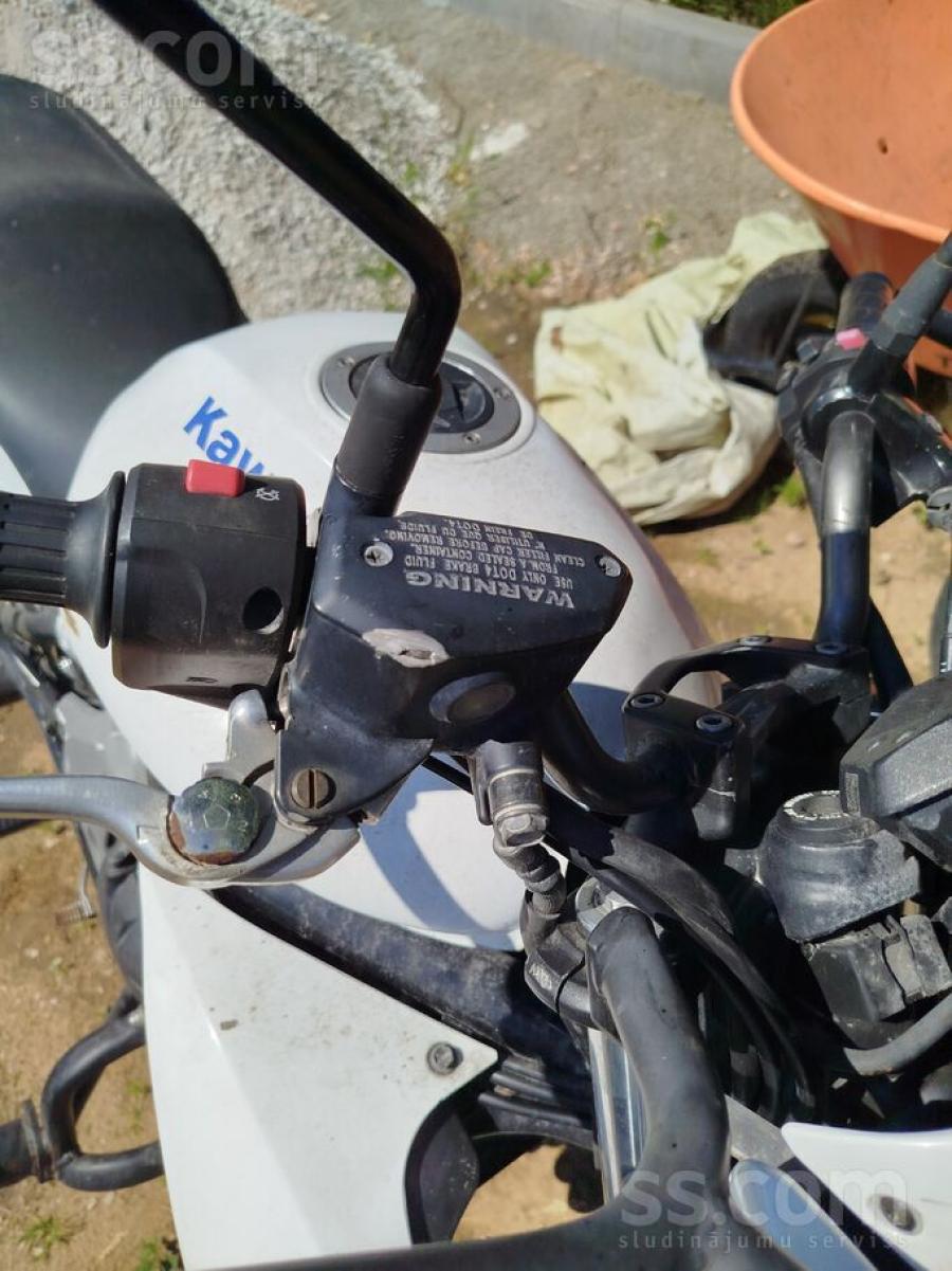 Kawasaki Er6n 2011 in Riga, with an engine capacity of 0.65 L and mileage of 0 thousand km for 950 €, photo 4 on AUTOMOTO.COM.LV