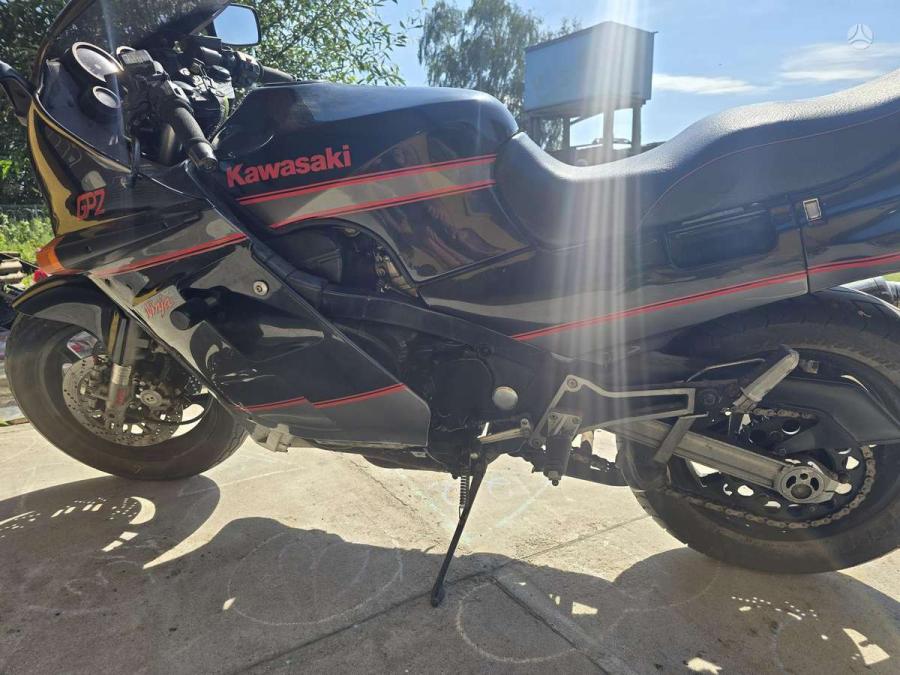 Melns Kawasaki GPZ 1985 Panevēža, ar dzinēja tilpumu 0.99 L un nobraukumu 80 tūkst. km par 999 €, foto 1 vietnē AUTOMOTO.COM.LV