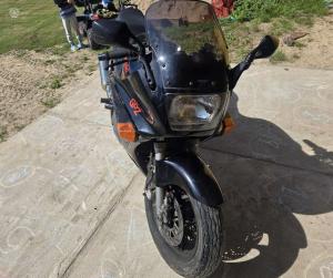 Melns Kawasaki GPZ 1985 Panevēža, ar dzinēja tilpumu 0.99 L un nobraukumu 80 tūkst. km par 999 €, foto 3 vietnē AUTOMOTO.COM.LV
