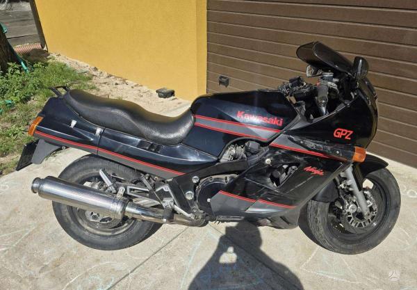 Melns Kawasaki GPZ 1985 Panevēža, ar dzinēja tilpumu 0.99 L un nobraukumu 80 tūkst. km par 999 €, foto 4 vietnē AUTOMOTO.COM.LV