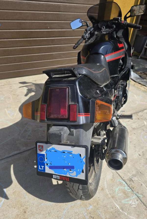 Melns Kawasaki GPZ 1985 Panevēža, ar dzinēja tilpumu 0.99 L un nobraukumu 80 tūkst. km par 999 €, foto 5 vietnē AUTOMOTO.COM.LV