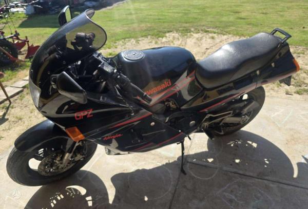 Melns Kawasaki GPZ 1985 Panevēža, ar dzinēja tilpumu 0.99 L un nobraukumu 80 tūkst. km par 999 €, foto 6 vietnē AUTOMOTO.COM.LV