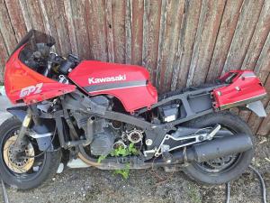 Melns Kawasaki GPZ 1985 Panevēža, ar dzinēja tilpumu 0.99 L un nobraukumu 80 tūkst. km par 999 €, foto 8 vietnē AUTOMOTO.COM.LV