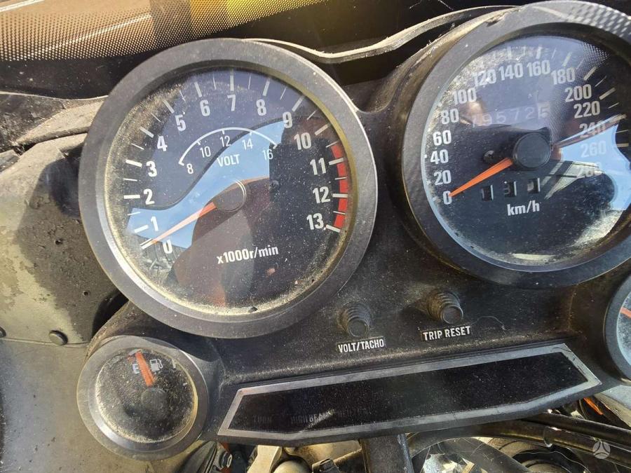 Melns Kawasaki GPZ 1985 Panevēža, ar dzinēja tilpumu 0.99 L un nobraukumu 80 tūkst. km par 999 €, foto 9 vietnē AUTOMOTO.COM.LV