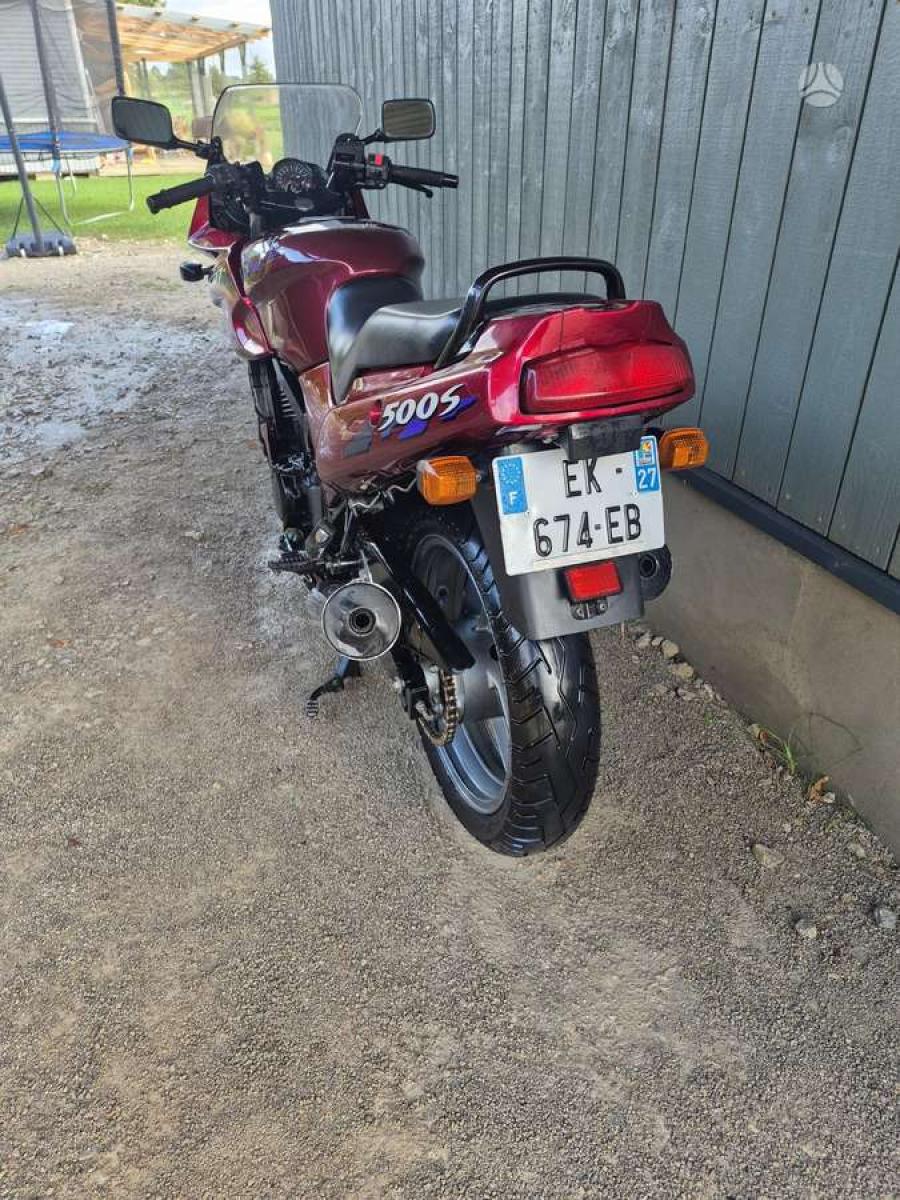 Sarkans Kawasaki GPZ 1994 Šauļi, ar dzinēja tilpumu 0.50 L un nobraukumu 40 tūkst. km par 955 €, foto 5 vietnē AUTOMOTO.COM.LV