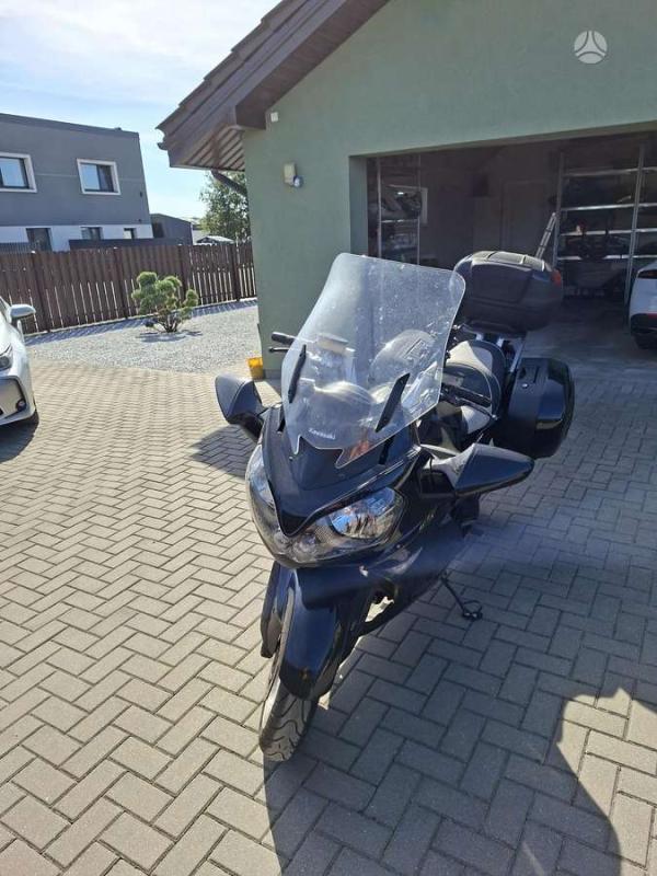 Black Kawasaki GTR 2010 in Kaunas, with an engine capacity of 1.40 L and mileage of 82 thousand km for 4500 €, photo 1 on AUTOMOTO.COM.LV