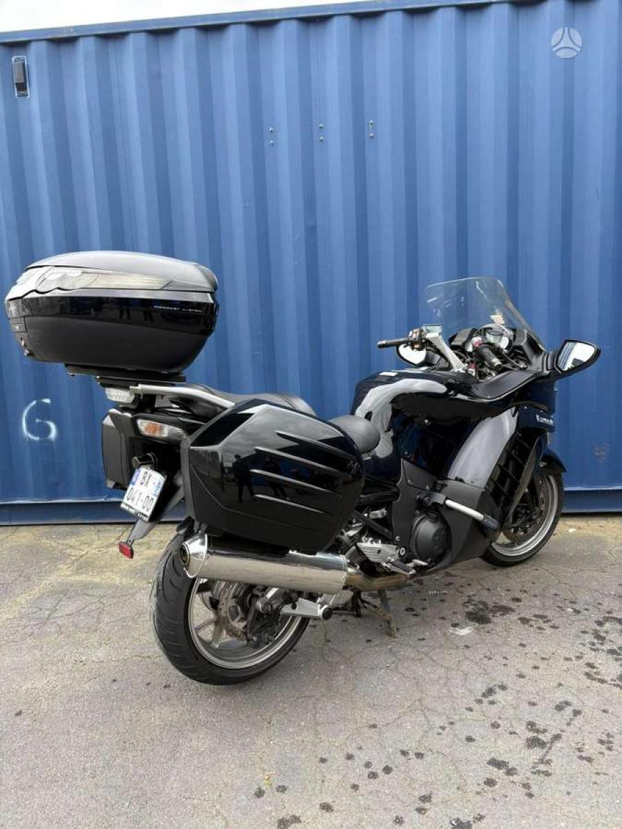 Black Kawasaki GTR 2011 in Taurage, with an engine capacity of 1.40 L and mileage of 60 thousand km for 4000 €, photo 3 on AUTOMOTO.COM.LV