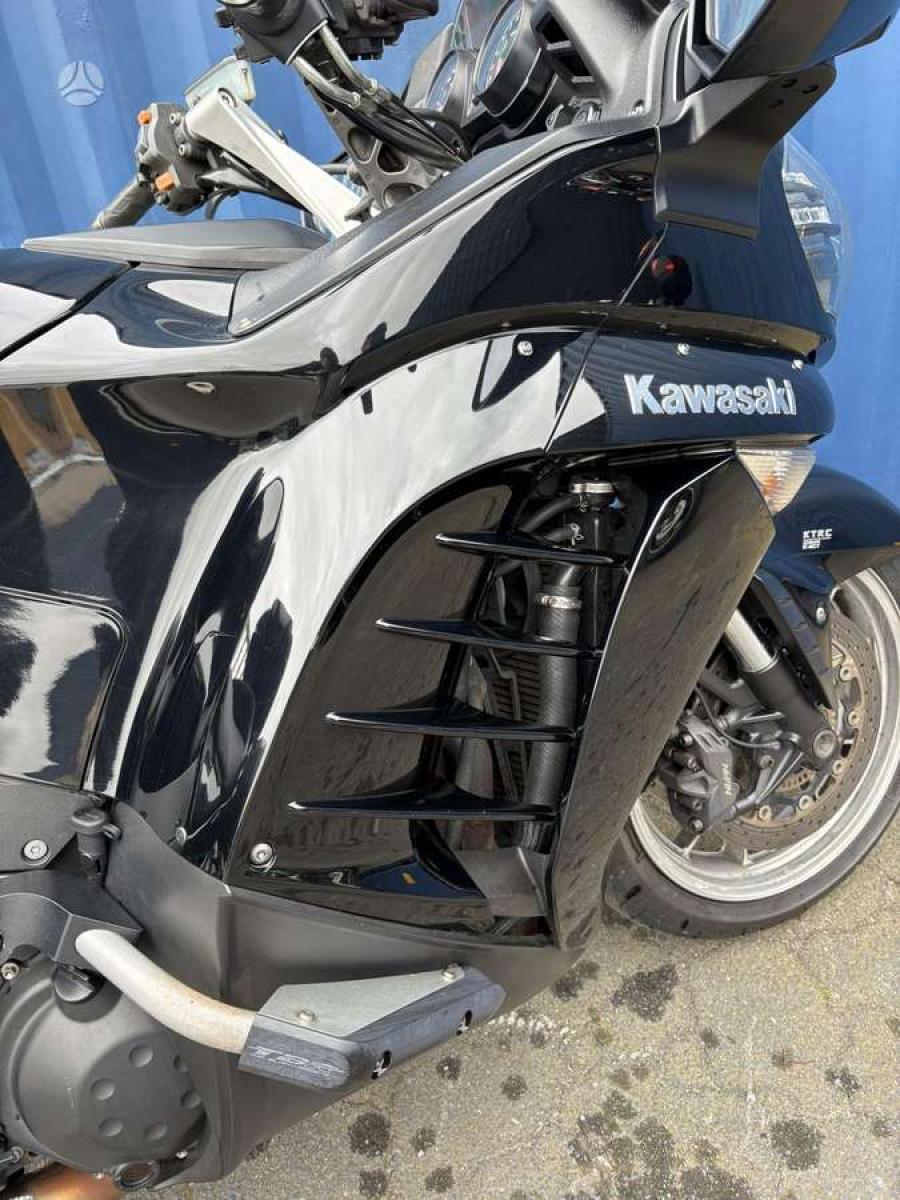 Black Kawasaki GTR 2011 in Taurage, with an engine capacity of 1.40 L and mileage of 60 thousand km for 4000 €, photo 4 on AUTOMOTO.COM.LV