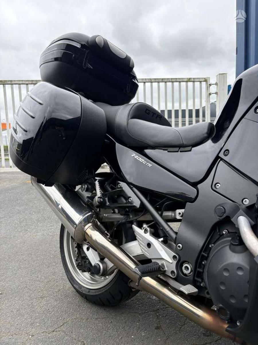 Black Kawasaki GTR 2011 in Taurage, with an engine capacity of 1.40 L and mileage of 60 thousand km for 4000 €, photo 6 on AUTOMOTO.COM.LV