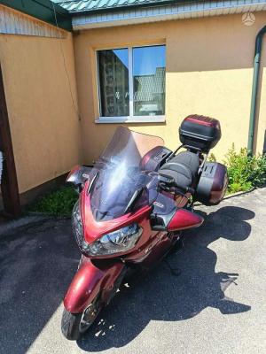 Sarkans Kawasaki GTR 2007 Pakruojis, ar dzinēja tilpumu 1.40 L un nobraukumu 64 tūkst. km par 3399 €, foto  vietnē AUTOMOTO.COM.LV