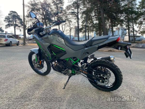 Grey Kawasaki KLE 500 2026 in Tallinn, with an engine capacity of 0.45 L and mileage of 1 thousand km for 6990 €, photo 4 on AUTOMOTO.COM.LV