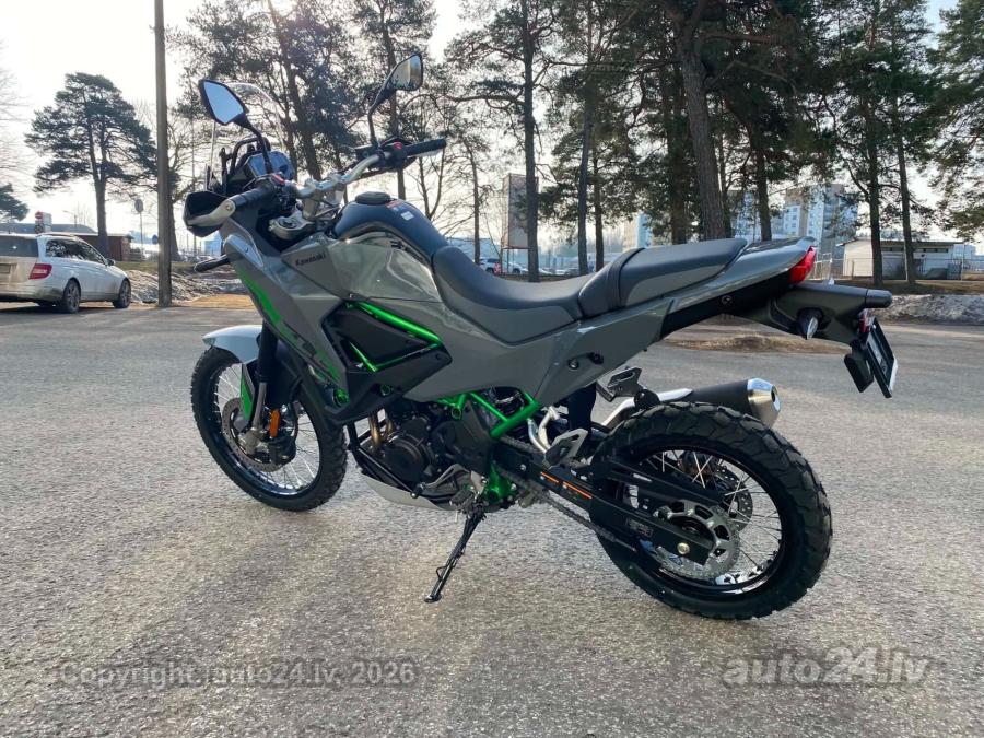 Grey Kawasaki KLE 500 2026 in Tallinn, with an engine capacity of 0.45 L and mileage of 1 thousand km for 6990 €, photo 5 on AUTOMOTO.COM.LV