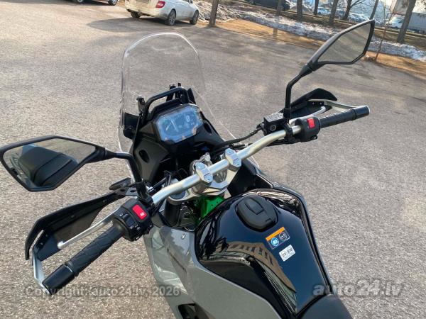 Grey Kawasaki KLE 500 2026 in Tallinn, with an engine capacity of 0.45 L and mileage of 1 thousand km for 6990 €, photo 8 on AUTOMOTO.COM.LV