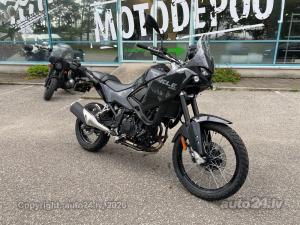 Pelēks Kawasaki KLE 500 2026 Tallina, ar dzinēja tilpumu 0.45 L un nobraukumu 1 tūkst. km par 5995 €, foto  vietnē AUTOMOTO.COM.LV