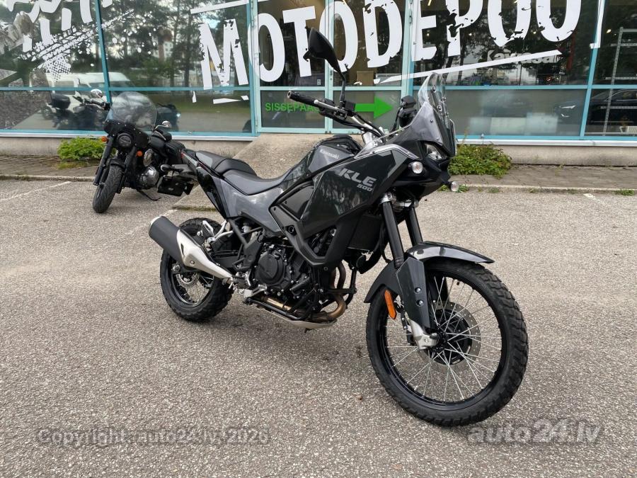 Grey Kawasaki KLE 500 2026 in Tallinn, with an engine capacity of 0.45 L and mileage of 1 thousand km for 5995 €, photo 1 on AUTOMOTO.COM.LV