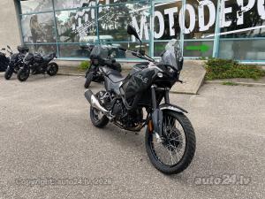 Grey Kawasaki KLE 500 2026 in Tallinn, with an engine capacity of 0.45 L and mileage of 1 thousand km for 5995 €, photo 3 on AUTOMOTO.COM.LV