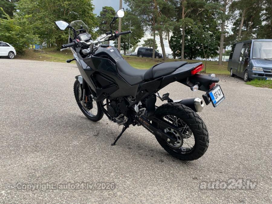 Grey Kawasaki KLE 500 2026 in Tallinn, with an engine capacity of 0.45 L and mileage of 1 thousand km for 5995 €, photo 6 on AUTOMOTO.COM.LV