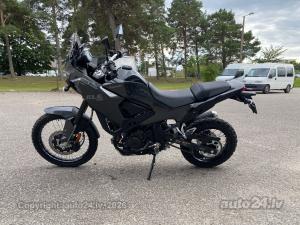 Grey Kawasaki KLE 500 2026 in Tallinn, with an engine capacity of 0.45 L and mileage of 1 thousand km for 5995 €, photo 7 on AUTOMOTO.COM.LV