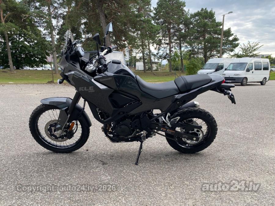 Grey Kawasaki KLE 500 2026 in Tallinn, with an engine capacity of 0.45 L and mileage of 1 thousand km for 5995 €, photo 7 on AUTOMOTO.COM.LV