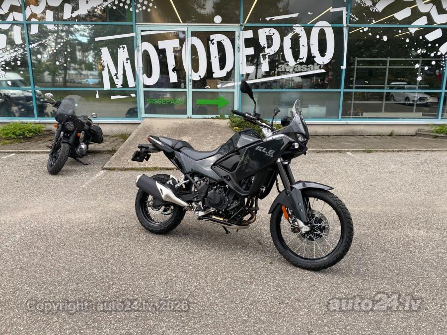 Grey Kawasaki KLE 500 2026 in Tallinn, with an engine capacity of 0.45 L and mileage of 1 thousand km for 5995 €, photo 12 on AUTOMOTO.COM.LV