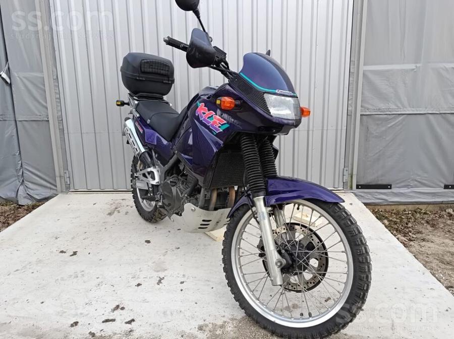 Kawasaki KLE 500 1992 Alūksne, ar dzinēja tilpumu 0.50 L un nobraukumu 0 tūkst. km par 2000 €, foto 10 vietnē AUTOMOTO.COM.LV