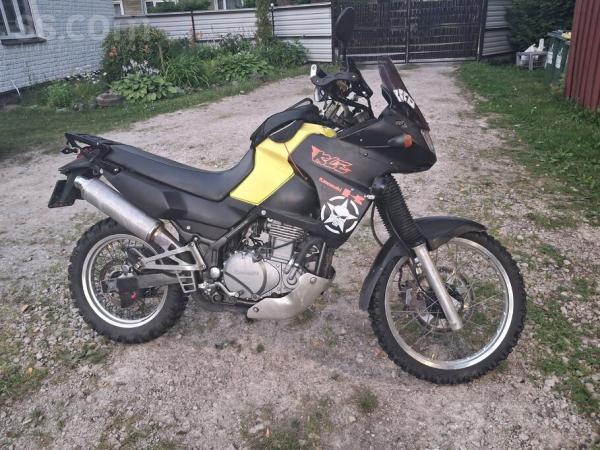 Кавасаки KLE 500 1993 в Балви, объемом двигателя 0.50 л и пробегом 0 тыс. км за 1900 €, фото 1 на AUTOMOTO.COM.LV