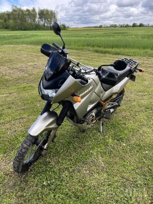 Kawasaki KLE 500 2006 Tukums, ar dzinēja tilpumu 0.50 L un nobraukumu 0 tūkst. km par 2400 €, foto 6 vietnē AUTOMOTO.COM.LV