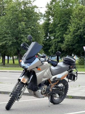 Pelēks Kawasaki KLE 2005 Viļņa, ar dzinēja tilpumu 0.50 L un nobraukumu 87 tūkst. km par 2150 €, foto 3 vietnē AUTOMOTO.COM.LV