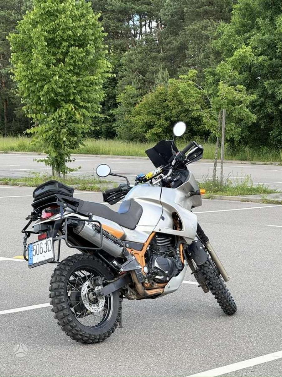 Pelēks Kawasaki KLE 2005 Viļņa, ar dzinēja tilpumu 0.50 L un nobraukumu 87 tūkst. km par 2150 €, foto 5 vietnē AUTOMOTO.COM.LV