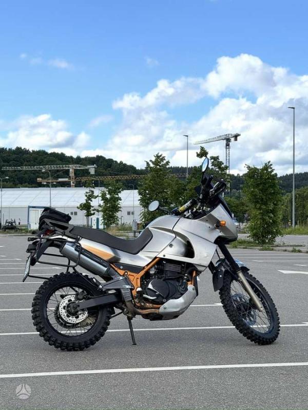 Grey Kawasaki KLE 2005 in Vilnius, with an engine capacity of 0.50 L and mileage of 87 thousand km for 2150 €, photo 5 on AUTOMOTO.COM.LV