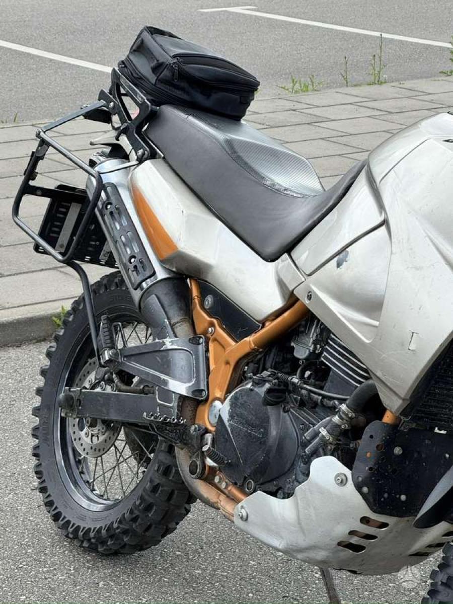 Pelēks Kawasaki KLE 2005 Viļņa, ar dzinēja tilpumu 0.50 L un nobraukumu 87 tūkst. km par 2150 €, foto 7 vietnē AUTOMOTO.COM.LV
