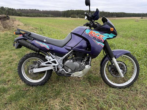 Kawasaki KLE 1993 Druskininkai, ar dzinēja tilpumu 0.50 L un nobraukumu 42 tūkst. km par 1750 €, foto 1 vietnē AUTOMOTO.COM.LV