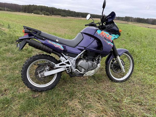 Kawasaki KLE 1993 Druskininkai, ar dzinēja tilpumu 0.50 L un nobraukumu 42 tūkst. km par 1750 €, foto 2 vietnē AUTOMOTO.COM.LV