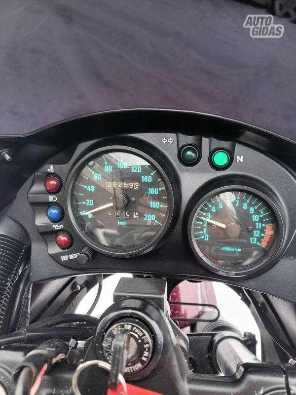 Kawasaki KLE 2001 Utena, ar dzinēja tilpumu 0.50 L un nobraukumu 25 tūkst. km par 2200 €, foto 3 vietnē AUTOMOTO.COM.LV