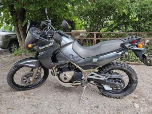 Kawasaki KLE 2007 Kauņa, ar dzinēja tilpumu 0.50 L un nobraukumu 20 tūkst. km par 2300 €, foto  vietnē AUTOMOTO.COM.LV