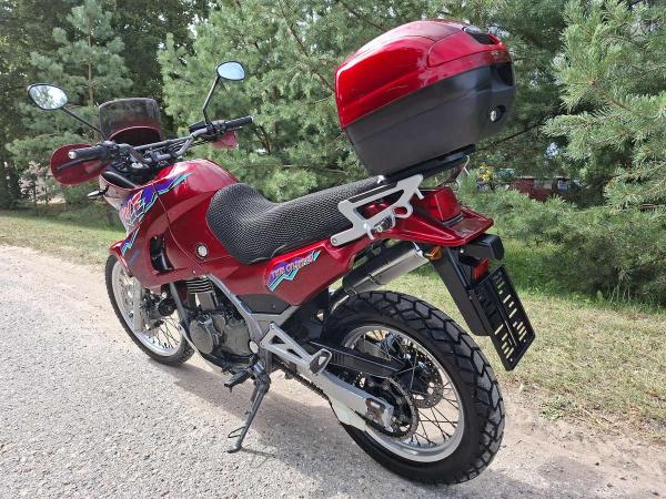 Sarkans Kawasaki KLE 1995 Marijampole, ar dzinēja tilpumu 0.50 L un nobraukumu 37 tūkst. km par 1990 €, foto 3 vietnē AUTOMOTO.COM.LV