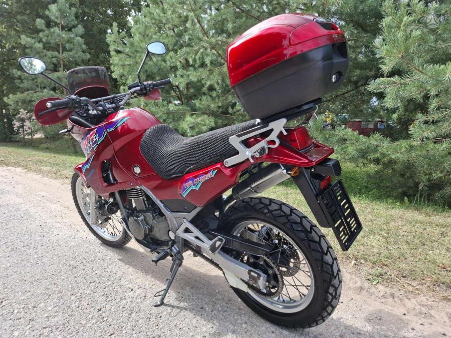 Sarkans Kawasaki KLE 1995 Marijampole, ar dzinēja tilpumu 0.50 L un nobraukumu 37 tūkst. km par 1990 €, foto 4 vietnē AUTOMOTO.COM.LV