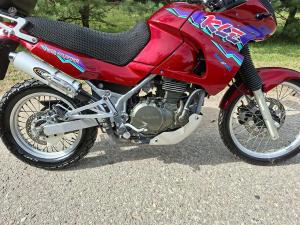 Sarkans Kawasaki KLE 1995 Marijampole, ar dzinēja tilpumu 0.50 L un nobraukumu 37 tūkst. km par 1990 €, foto 9 vietnē AUTOMOTO.COM.LV