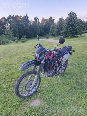 Кавасаки KLR 650 2000 в Кулдига, объемом двигателя 0.65 л и пробегом 0 тыс. км за 2200 €, фото 3 на AUTOMOTO.COM.LV