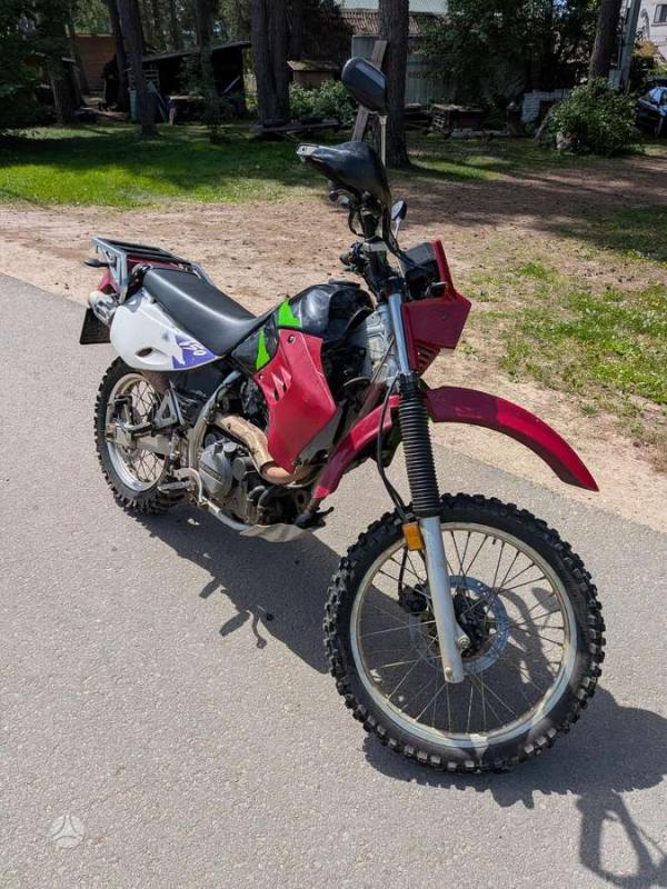Красный Кавасаки KLR 2006 в Неменчине, объемом двигателя 0.65 л и пробегом 14 тыс. км за 1800 €, фото 1 на AUTOMOTO.COM.LV
