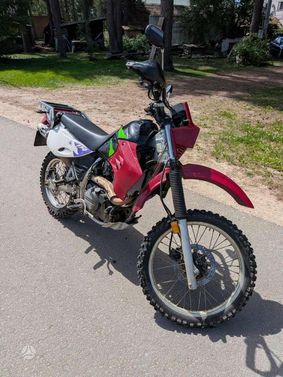 Красный Кавасаки KLR 2006 в Неменчине, объемом двигателя 0.65 л и пробегом 14 тыс. км за 1800 €, фото 1 на AUTOMOTO.COM.LV