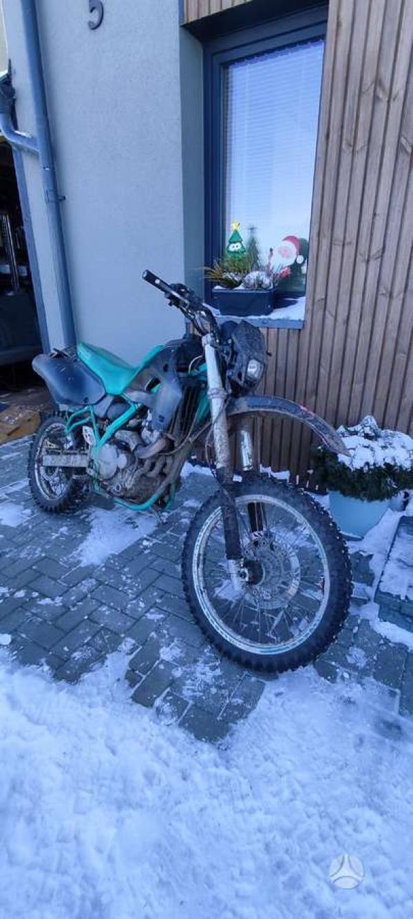 Melns Kawasaki KLX 1993 Klaipėda, ar dzinēja tilpumu 0.65 L un nobraukumu 20 tūkst. km par 1700 €, foto 1 vietnē AUTOMOTO.COM.LV