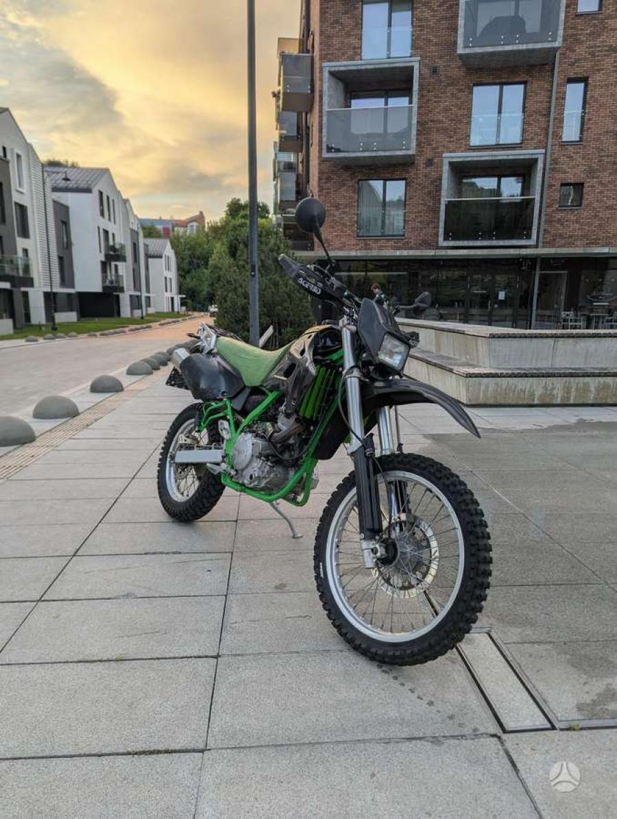 Black Kawasaki KLX 1994 in Vilnius, with an engine capacity of 0.65 L and mileage of 50 thousand km for 2300 €, photo 3 on AUTOMOTO.COM.LV