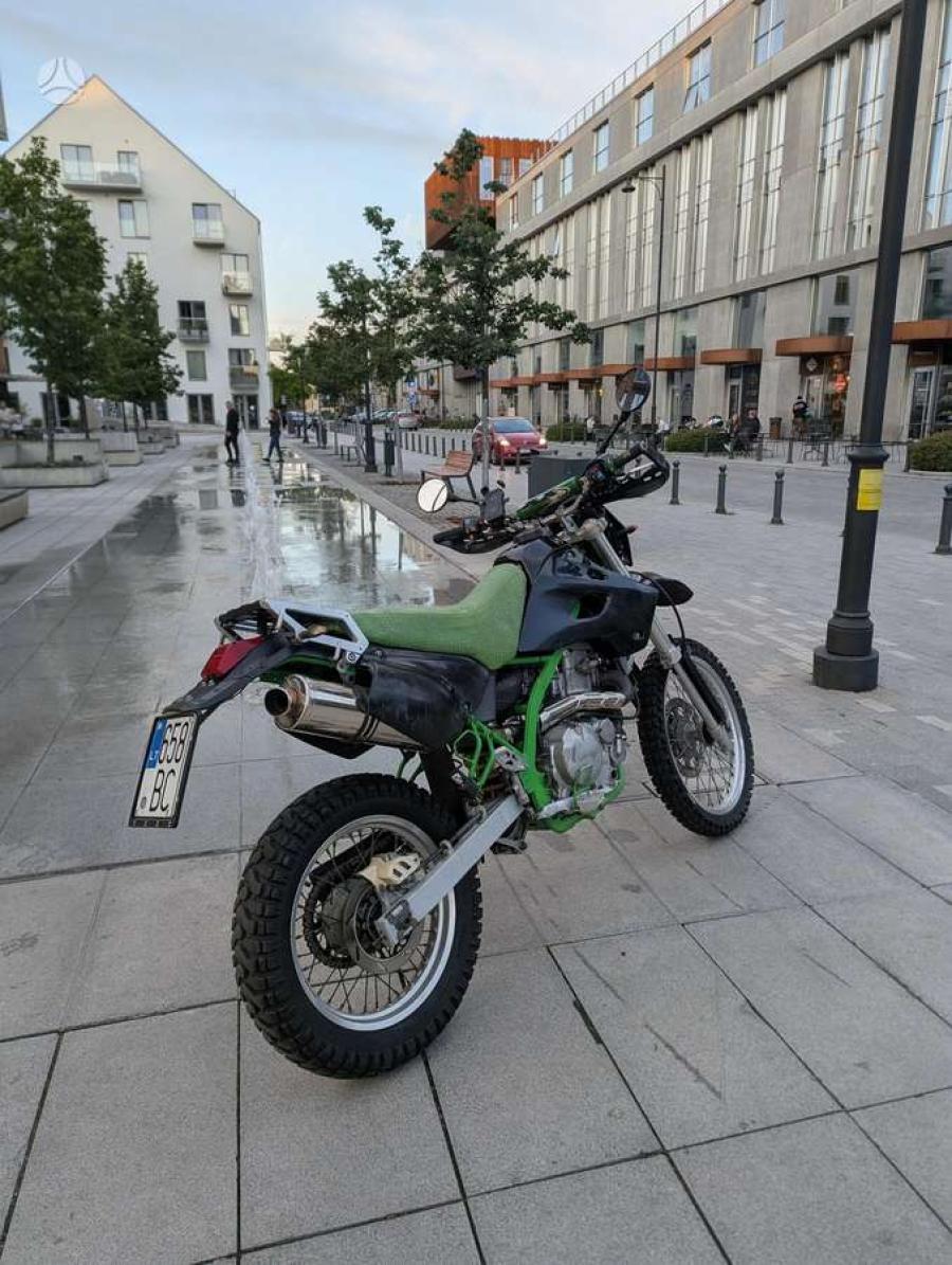 Black Kawasaki KLX 1994 in Vilnius, with an engine capacity of 0.65 L and mileage of 50 thousand km for 2300 €, photo 4 on AUTOMOTO.COM.LV