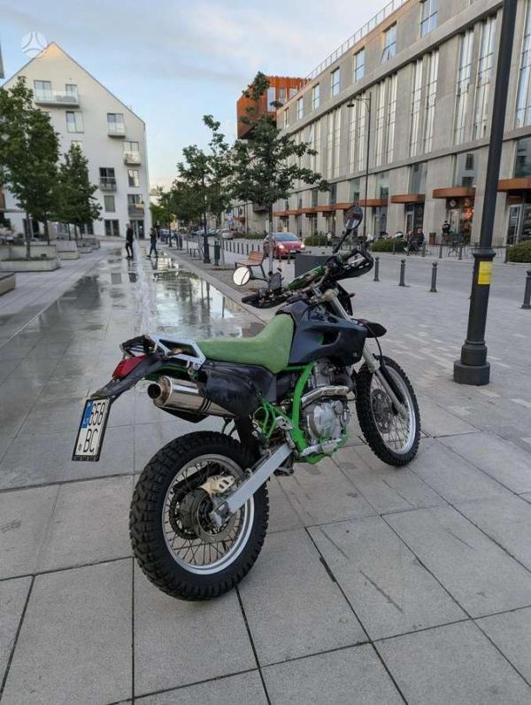 Black Kawasaki KLX 1994 in Vilnius, with an engine capacity of 0.65 L and mileage of 50 thousand km for 2300 €, photo 3 on AUTOMOTO.COM.LV