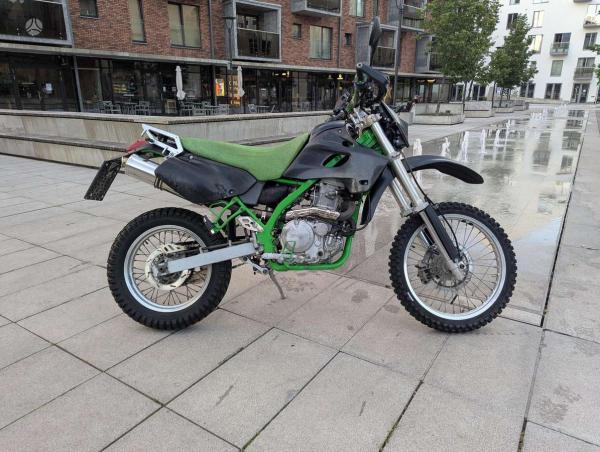 Black Kawasaki KLX 1994 in Vilnius, with an engine capacity of 0.65 L and mileage of 50 thousand km for 2300 €, photo 4 on AUTOMOTO.COM.LV